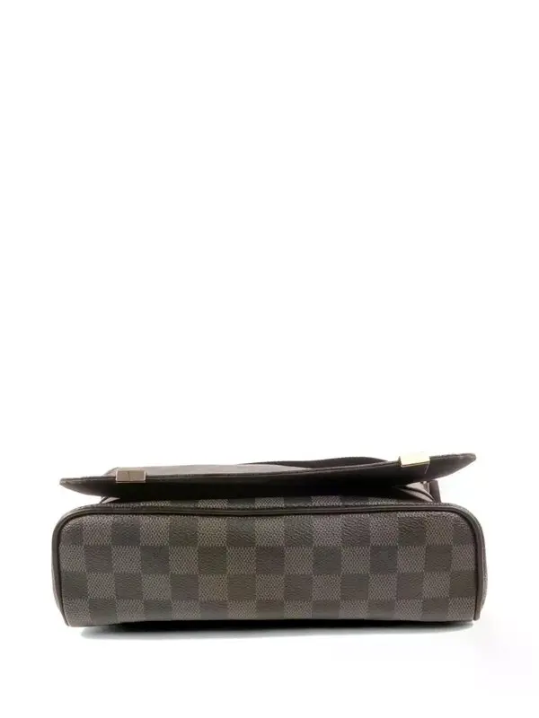 LOUIS VUITTON District Shoulder Bag - Black
