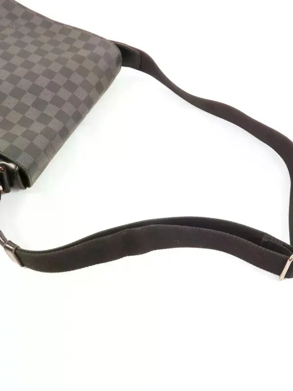LOUIS VUITTON District Shoulder Bag - Black