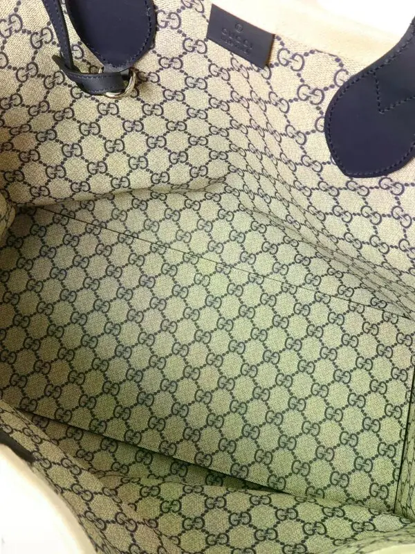 Gucci Gg Supreme Tote Bag - Neutrals