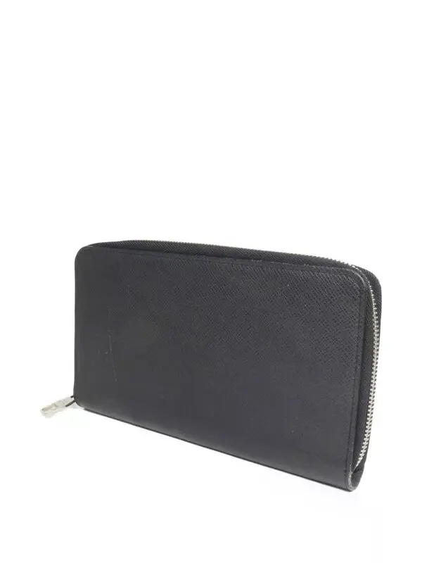 LOUIS VUITTON Taiga Leather Zipper Long Wallet