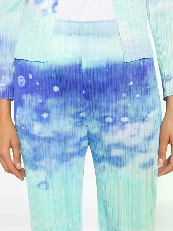 Issey Miyake Pleated Abstract-print Cropped Trousers - Blue