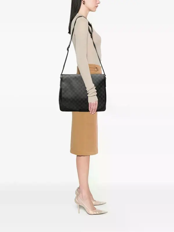 LOUIS VUITTON 2009 Damier Graphite Daniel Gm Crossbody Bag - Black