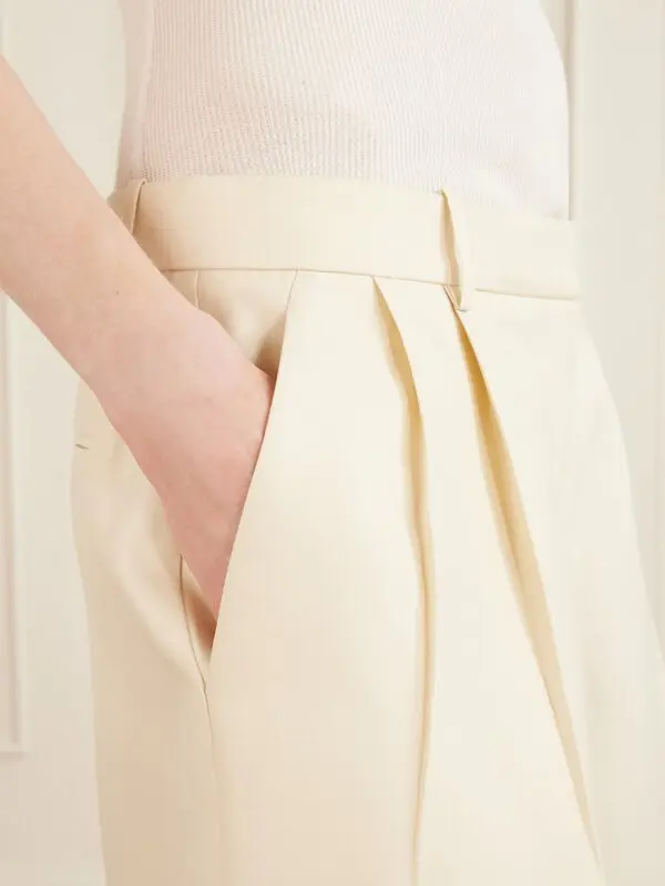 Khaite Auggie Pleated Wool And Silk-blend Shorts