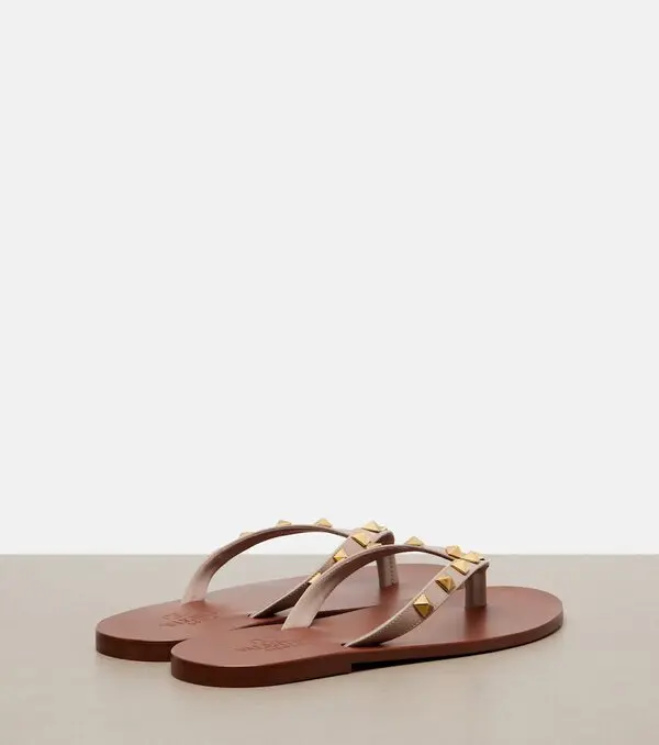 Valentino Garavani Rockstud Leather Thong Sandals - Beige