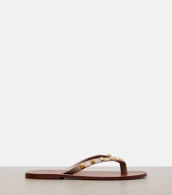 Valentino Garavani Rockstud Leather Thong Sandals - Beige
