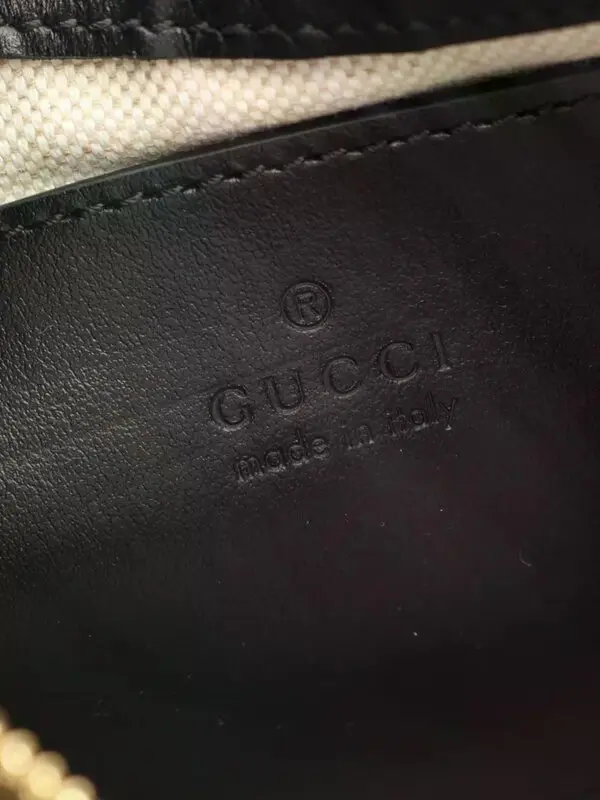 Gucci Gg Matelassé Shoulder Bag - Black