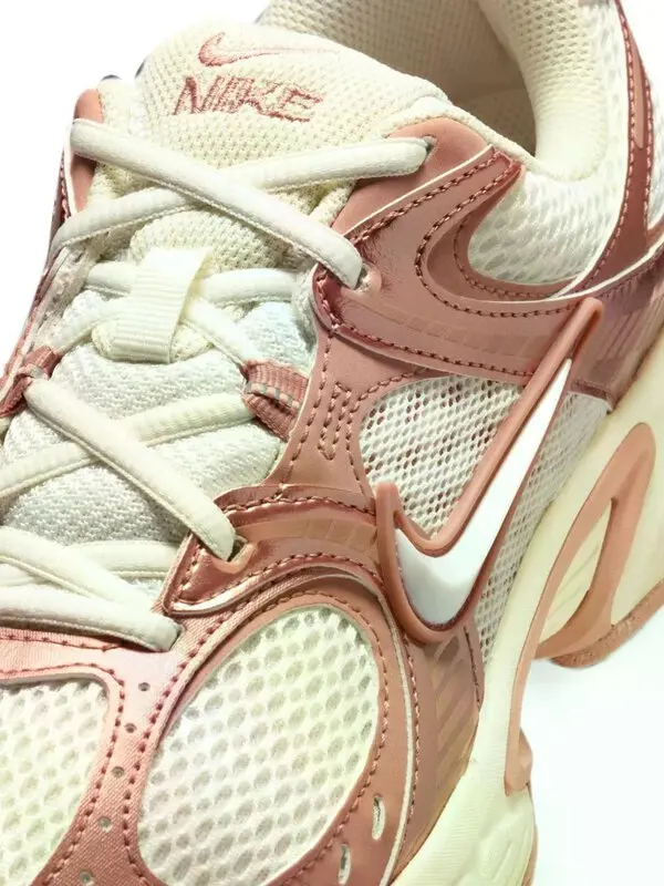 Nike V5 Rnr Panelled Lace-up Sneakers