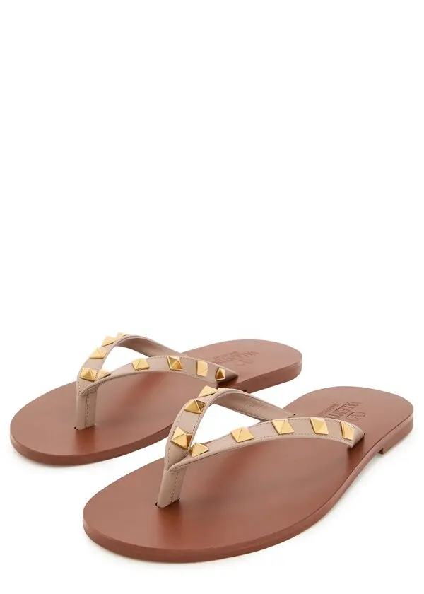 Valentino Garavani Rockstud Thong Leather Sandals - Beige