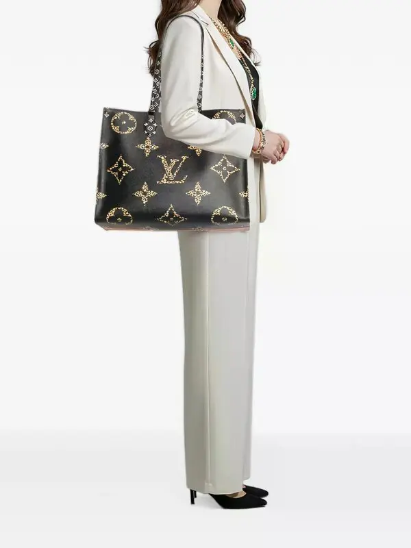 LOUIS VUITTON Monogram Giant Jungle Onthego Tote Bag