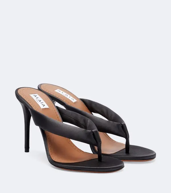 Alaïa Padded Thong Heeled Sandals - Grey