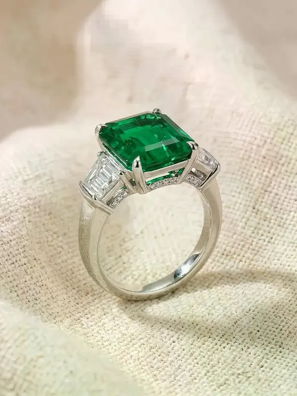 HYT JEWELRY Emerald And Diamond Ring