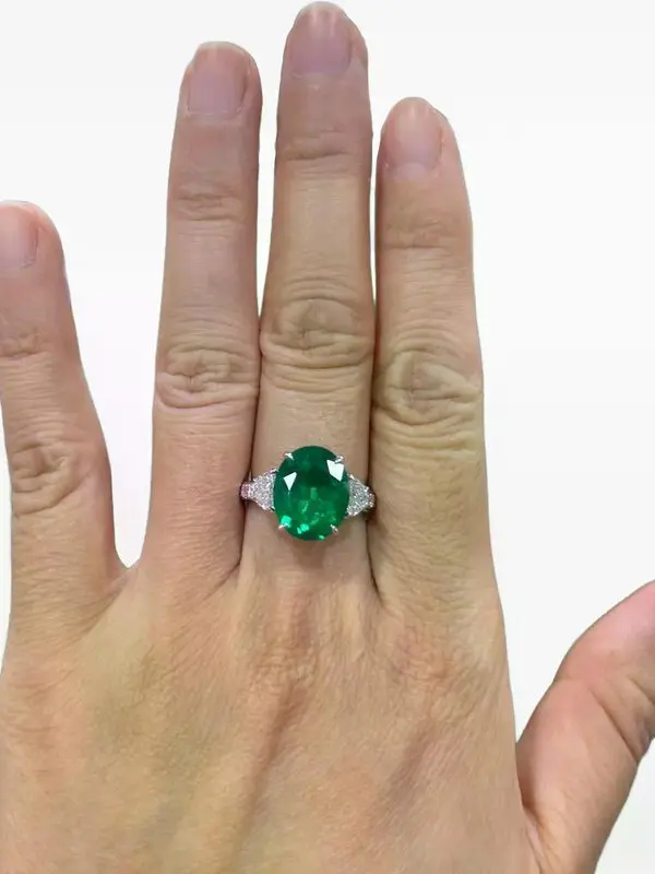 HYT JEWELRY Emerald And Diamond Ring In 18k White Gold