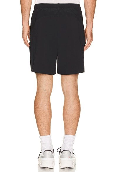 On Train Shorts 7