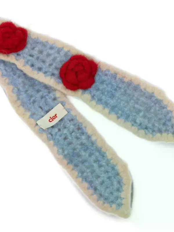 ROCKFISH Rose-appliqué Crochet Scarf