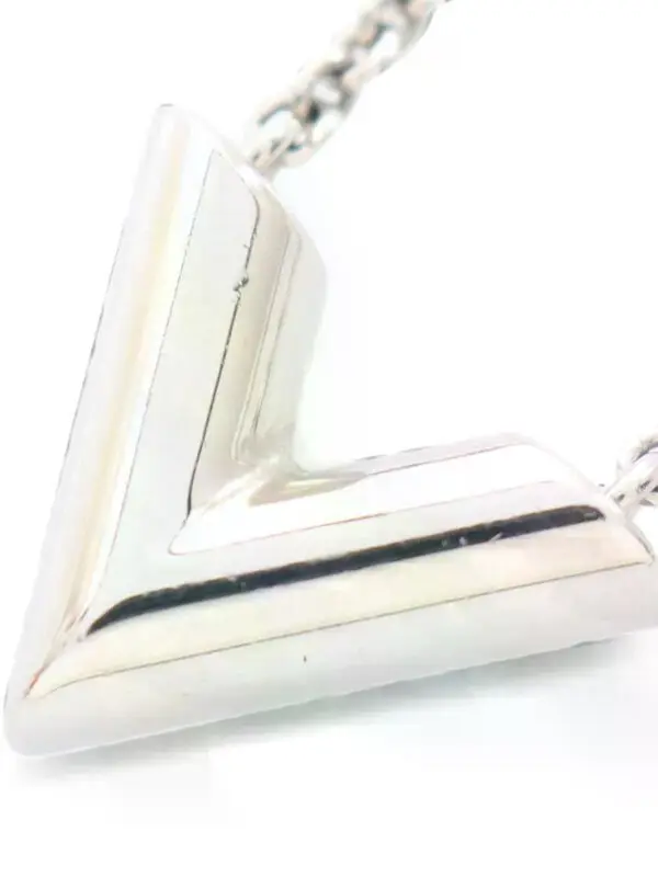 LOUIS VUITTON Essential V Necklace - Silver