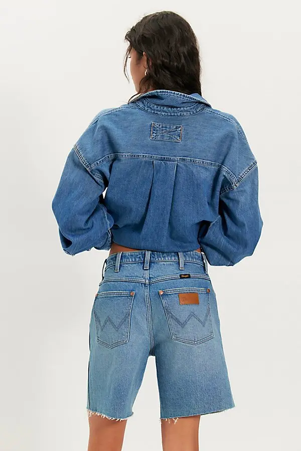 Wrangler Mid-thigh Denim Shorts With Frayed Hem - Riyah