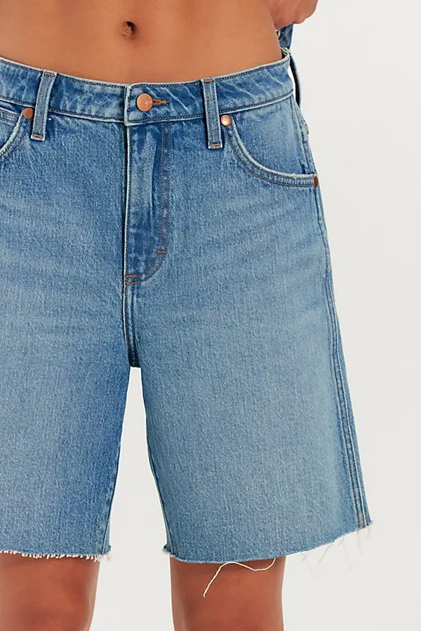 Wrangler Mid-thigh Denim Shorts With Frayed Hem - Riyah