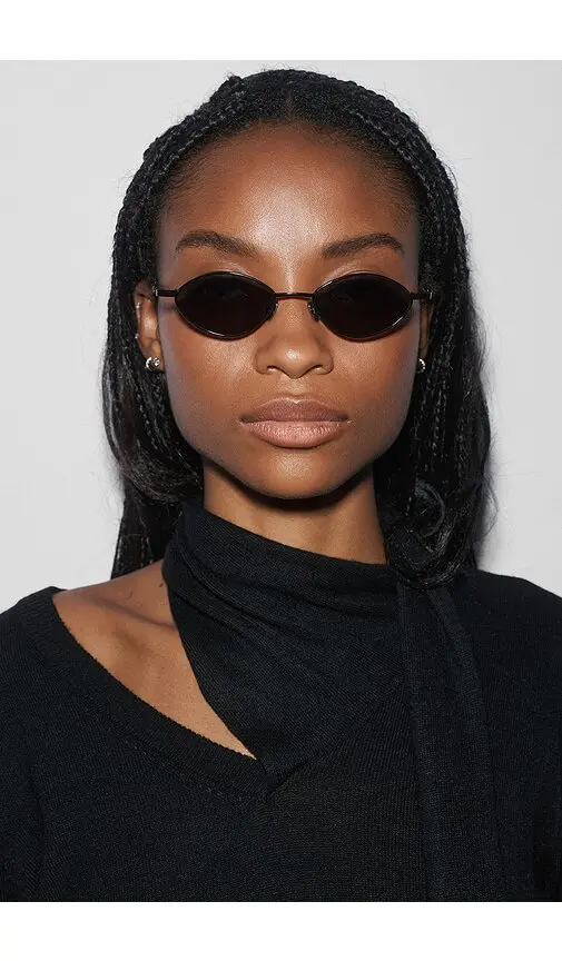 SHEVOKE Alaia Oval Sunglasses - Black