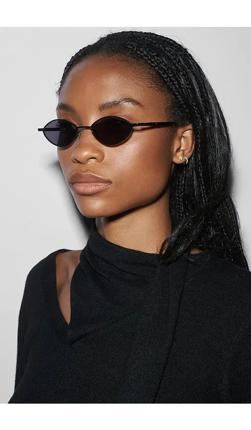 SHEVOKE Alaia Oval Sunglasses - Black