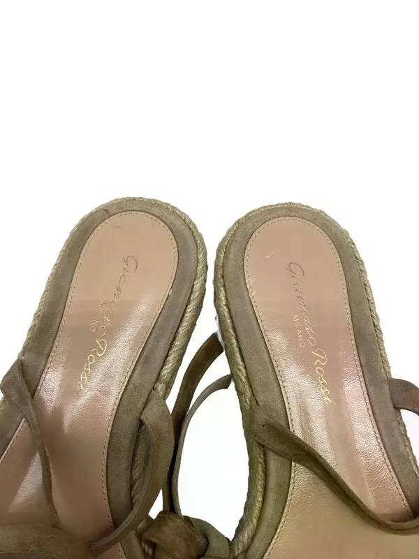 GIANVITO ROSSI Yasmine Raffia-trimmed Suede Sandals