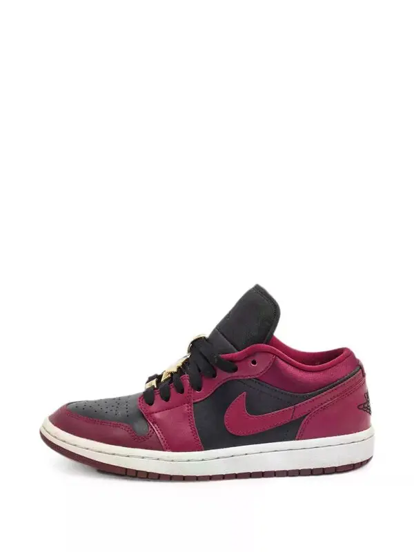 JORDAN 1 Low Sneakers