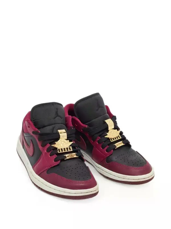 JORDAN 1 Low Sneakers