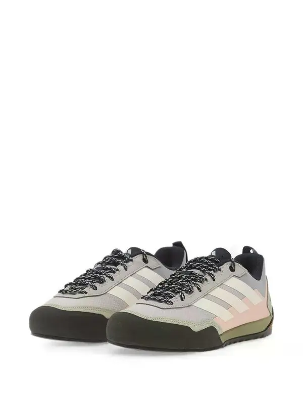 Adidas Skychaser Solo Sneakers