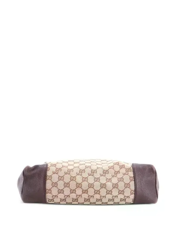 Gucci Gg Canvas Medium Messenger Bag