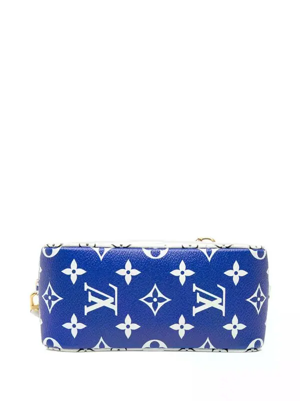 LOUIS VUITTON 2019 Monogram Giant Beach Pouch Shoulder Bag