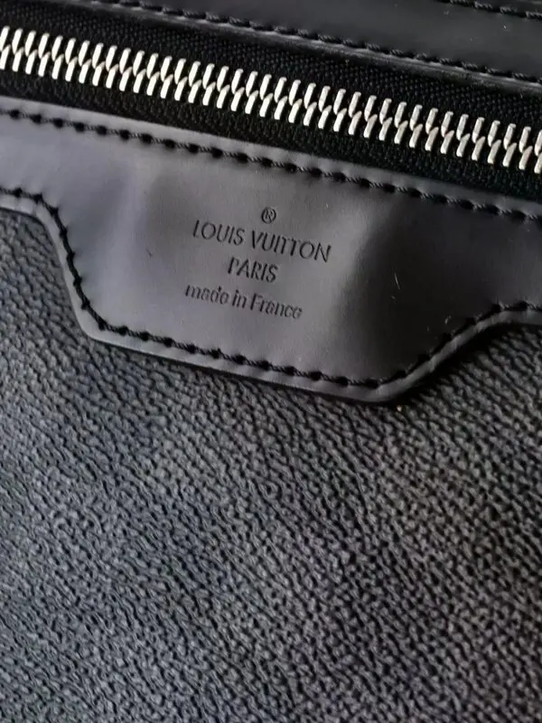 LOUIS VUITTON Damier Graphite Mm Messenger Bag