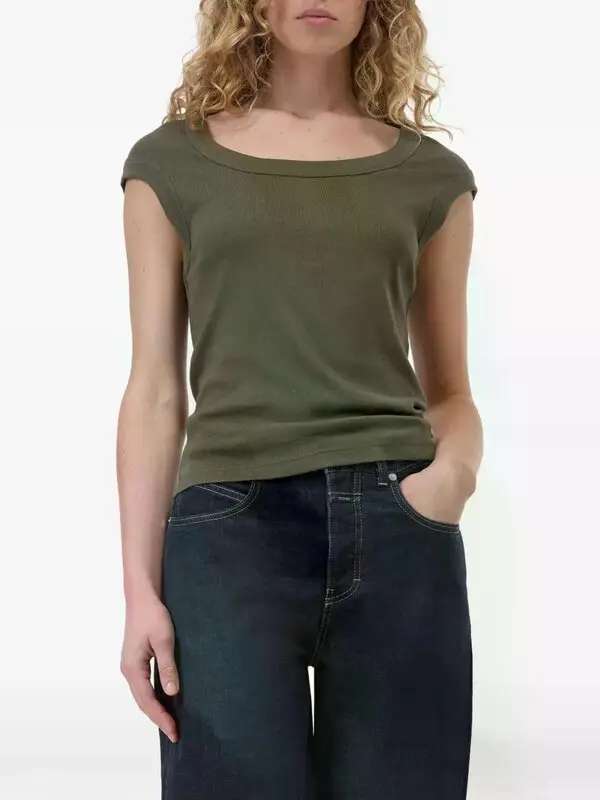 Closed Cap-sleeve T-shirt