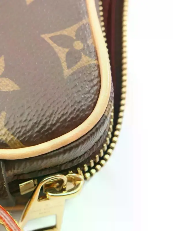 LOUIS VUITTON 2021 Croissant Monogram Shoulder Bag