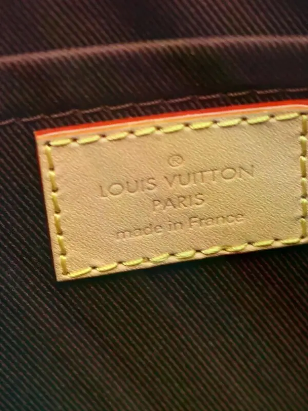 LOUIS VUITTON 2021 Croissant Monogram Shoulder Bag