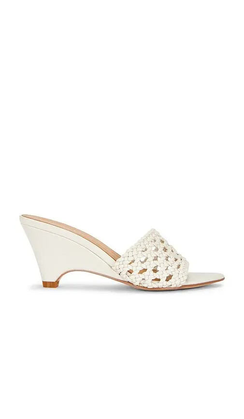 Raye Estela Wedge