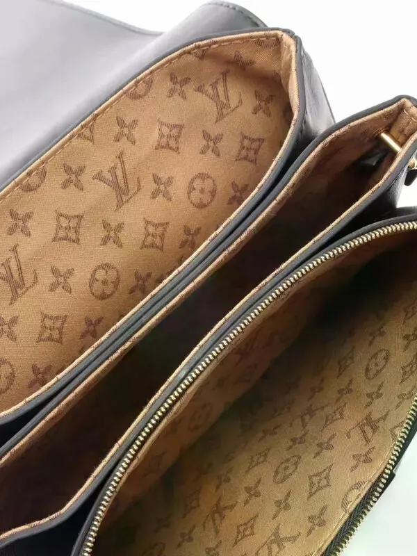 LOUIS VUITTON 2021 Shoulder Bag