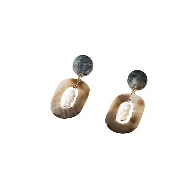 Likhâ Oval Earrings With Inner Pearls - Black