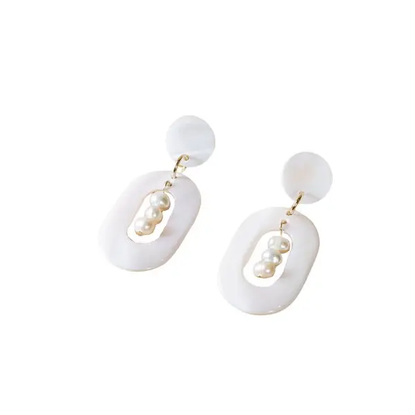 Likhâ Oval Earrings With Inner Pearls - White