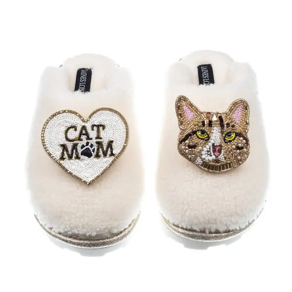 LAINES LONDON Teddy Closed Toe Slippers With Tabby Cat & Cat Mum / Mom Brooches Cream - White
