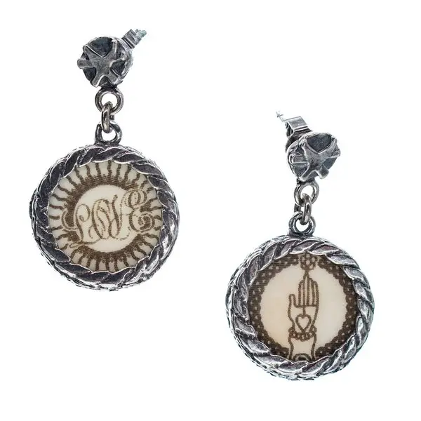 GEM KINGDOM Silver / White Sterling Silver Engraved Earrings White Love And Hand - Silver/white