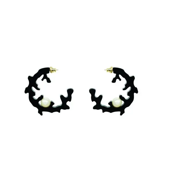 GISSA BICALHO Handmade Acrylic Earrings Hoops Coral & Pearl - Black