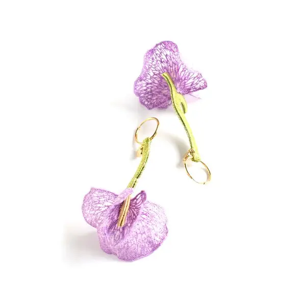 NANA WATANABE Fragrant Vines Petal-like Embroidered Earrings - Purple
