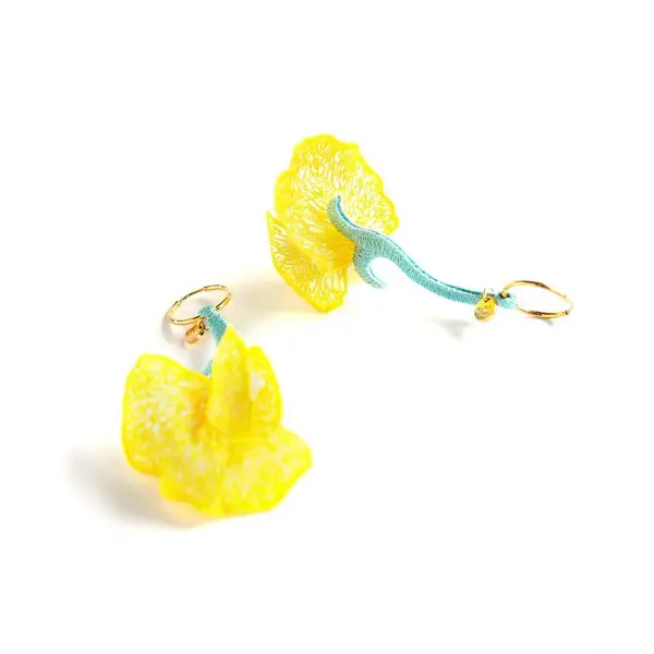 NANA WATANABE Fragrant Vines Petal-like Embroidered Earrings - Yellow