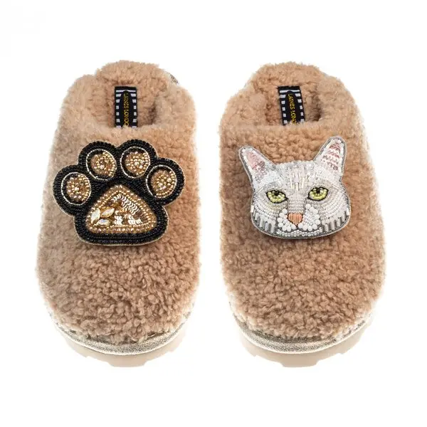 LAINES LONDON Teddy Closed Toe Slippers With Lily The White Domestic Shorthair Cat & Paw Brooches Toffee - Brown