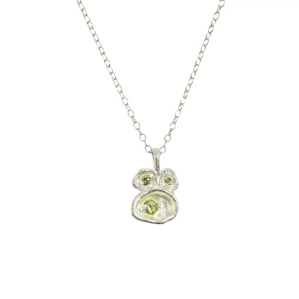 CLAIRE HILL DESIGNS Peridot Lichen Pendant Necklace - Silver