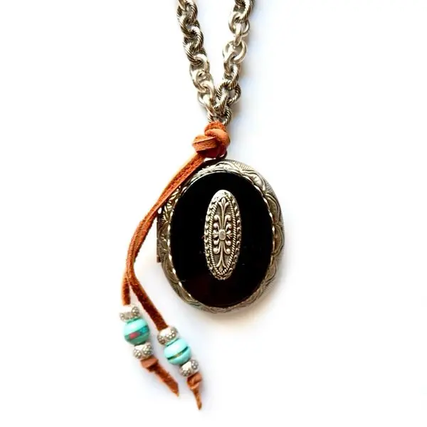 Persia Donà Jewelry Black Oval Locket Necklace - Silver