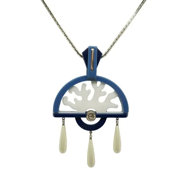 GISSA BICALHO Acrylic Handmade Necklace Pendant Fan Coral Blue - Blue/white