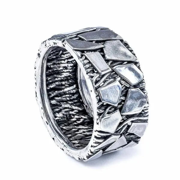 GERMAN KABIRSKI Pavois Oxidized Ring With Shard Like Texture - Silver