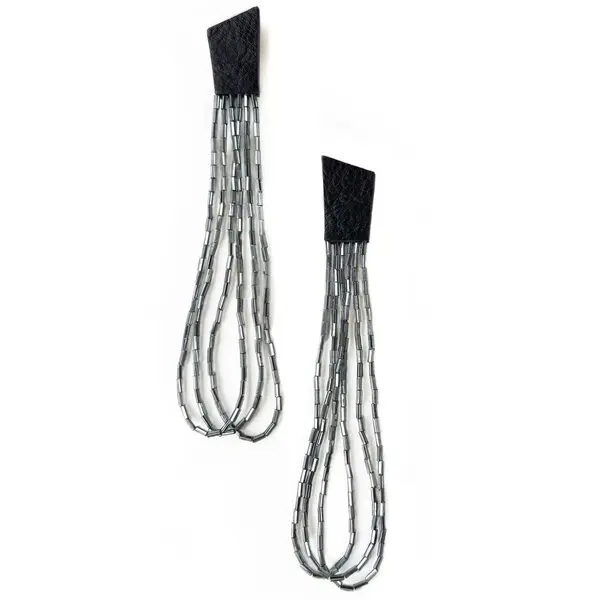 WAIWAI Beaded Dangle Earrings - Black