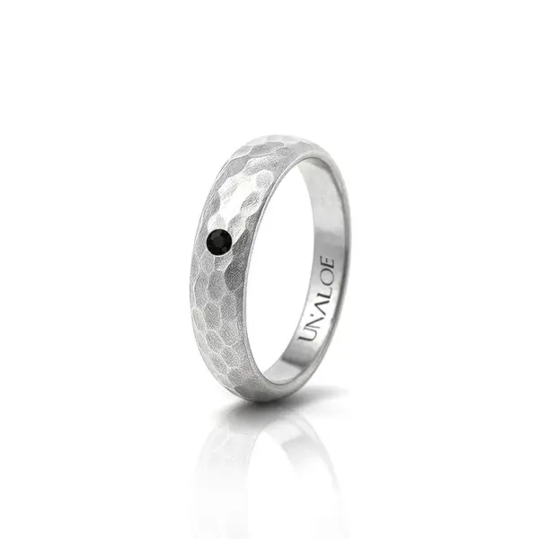 UNALOE Silver / Black Black Diamond Silver Band Ring – Slim Hammered Wedding Ring, Modern Stackable Statet Jewelry - Silver/black
