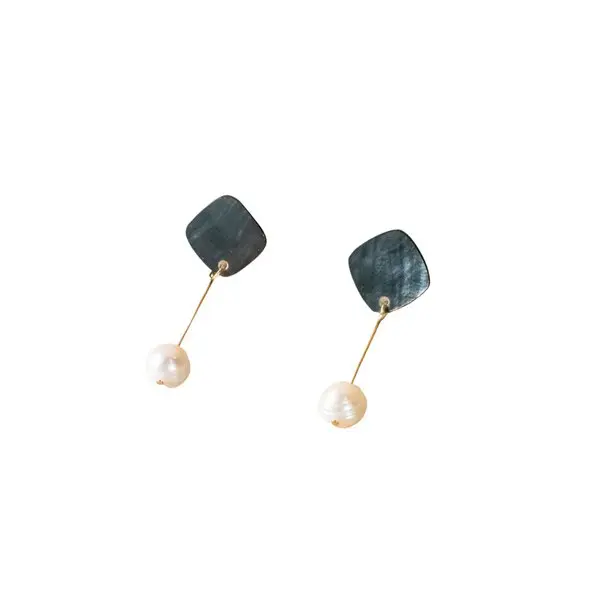 Likhâ Pearl Drop Earrings - Black